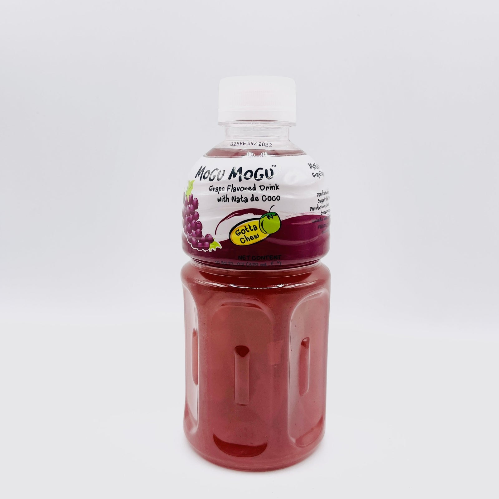 Mogu Mogu Grape flavoured Drink with NATA de Coco (Gotta Chew) 320ml